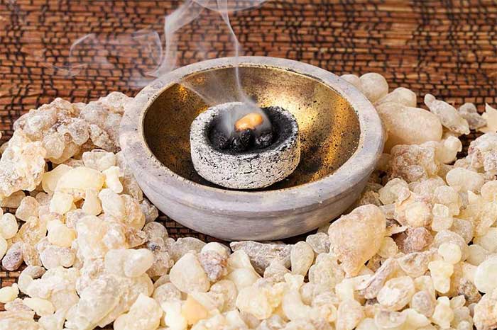Como quemar incienso en grano o resina de forma segura